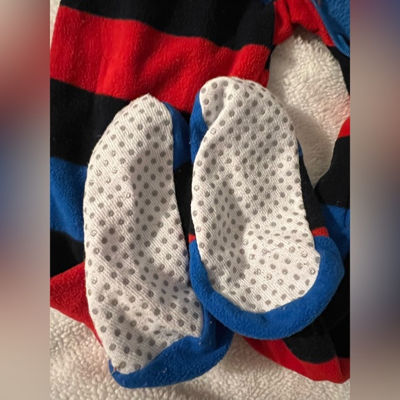 The Children's Place | Pajamas | 2 Feetie Pajama Sleeper Onsie Lot Mom ...